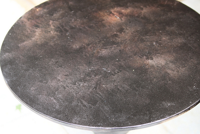 "Rusty" table spraypaint makeover - Beth Bryan