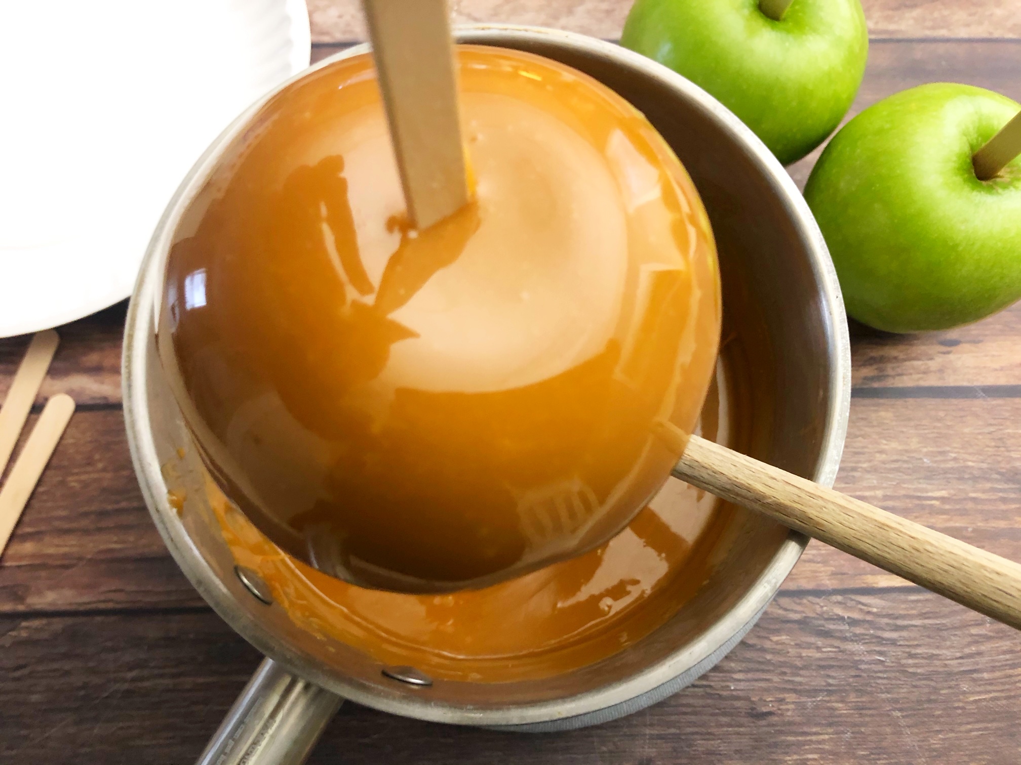 How to Make Easy Caramel Apples - Beth Bryan