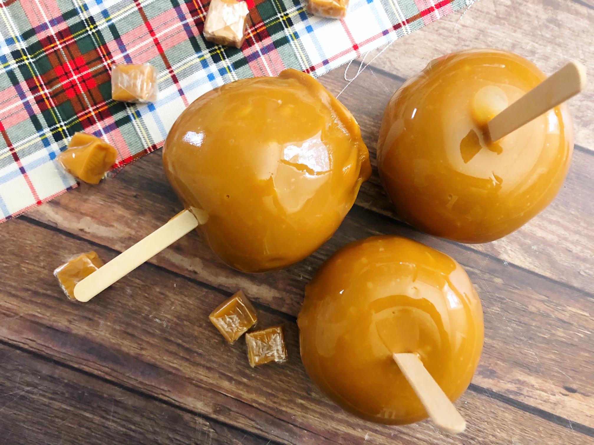 How to Make Easy Caramel Apples - Beth Bryan