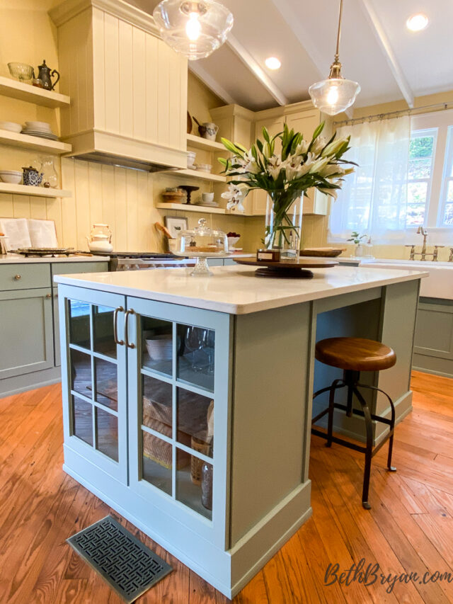 See Inside The Big Fish House - Beth Bryan